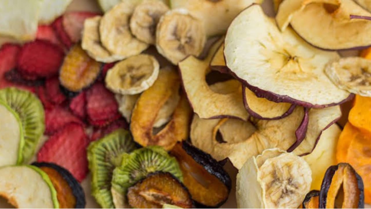 Dari Hobi Jadi Rezeki: Perjuangan UMKM Keripik Buah Malang Bu Siti Munifah - UMKMJATIM.COM